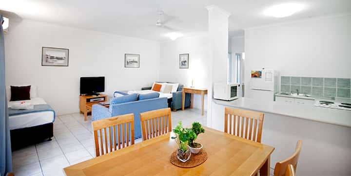 One Bedroom Apartment +Wi-fi +Laundry And More - Trinity Beach