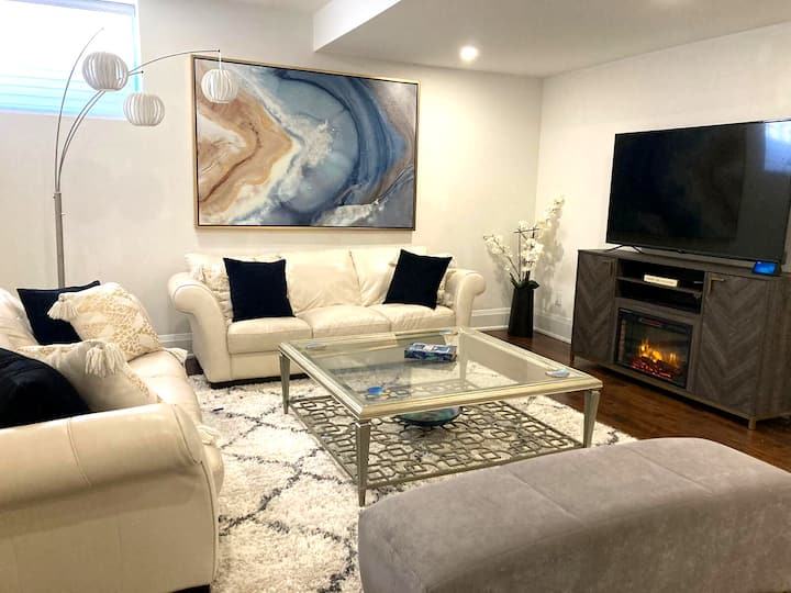 Fully Furnished Luxury 1100sq Ft Bsmt Apt - Oakville
