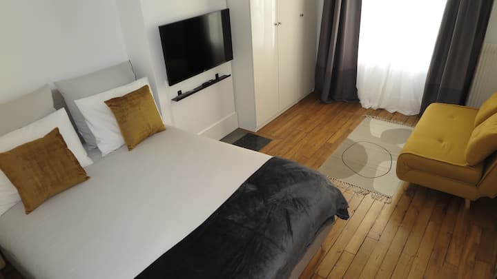 Studio 32 M2 Paris 11e Goncourt-république - Métro Nationale, Paris