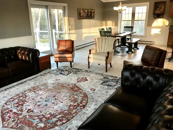 Beautiful, Spacious, 5 Acre Family Retreat - Poughkeepsie, NY