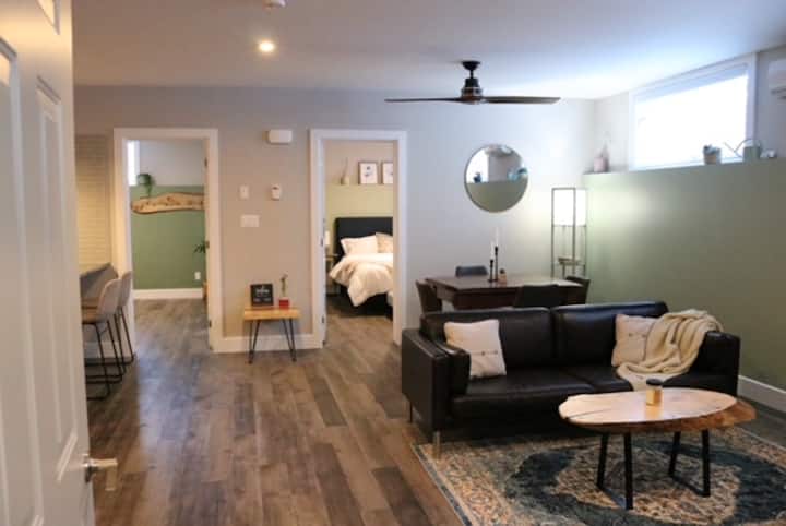 Modern 2 Bedroom Lower Level Suite - Petawawa