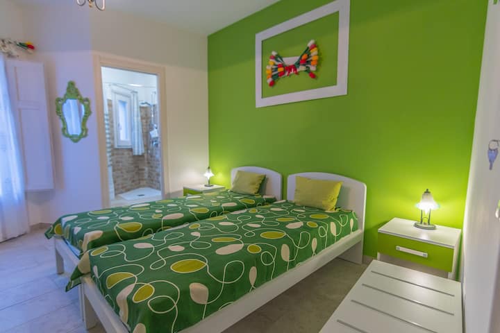 Tulip Family Suit 2 Rooms, 1 Bathroom For 3 Person - Castelbuono