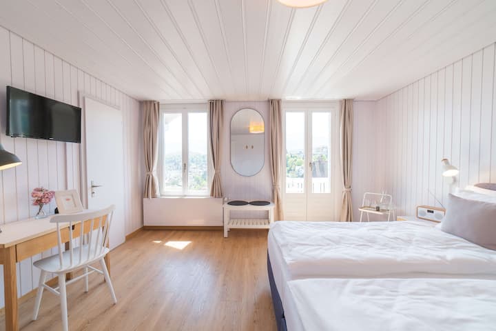 Family Room - La Belle Vue Boutique Hotel & Café - Spiez