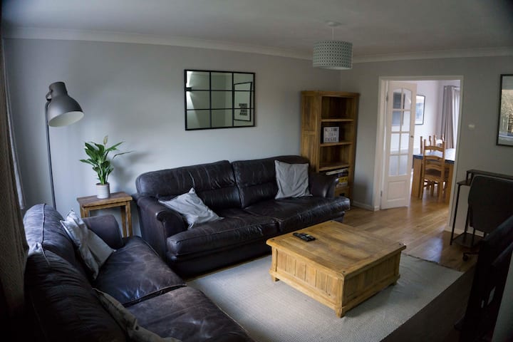 Entire 3-bed House Near Racecourse & Town - Cheltenham