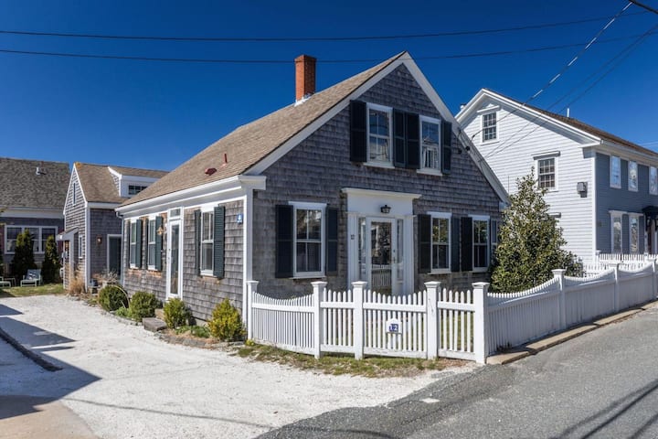 West End 4 Bedroom 2.5 Bath House Center Of Town - Herring Cove Beach, MA