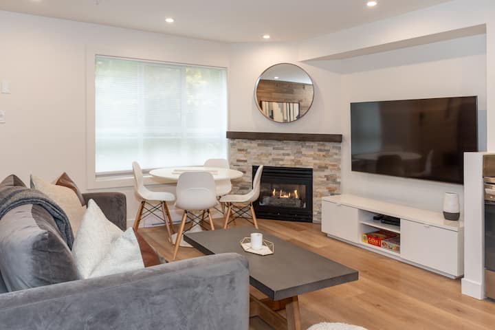 Renovated 2br/2ba With Private Hot Tub/ac/bbq - Whistler