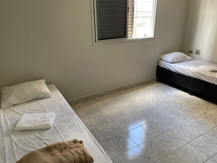 Apto 01, Amplo Bairro Martins - Uberlândia