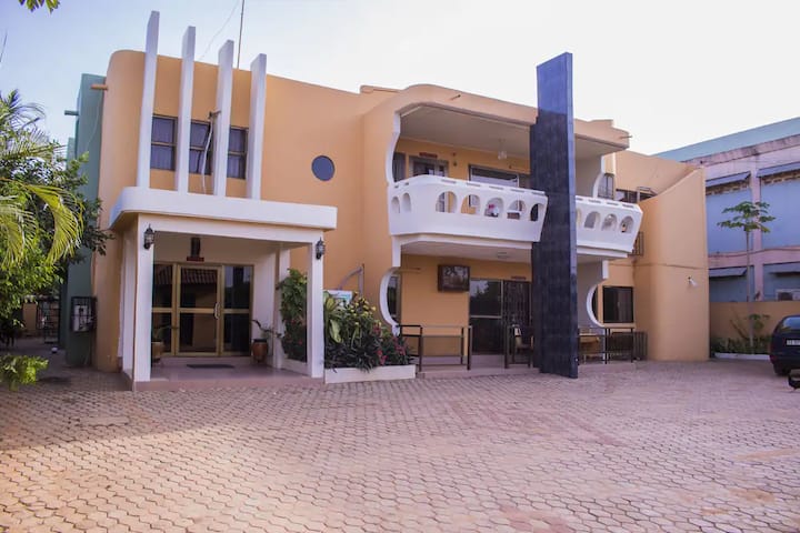 Charming 16-bedroom Hotel In The Heart Of Accra - Accra