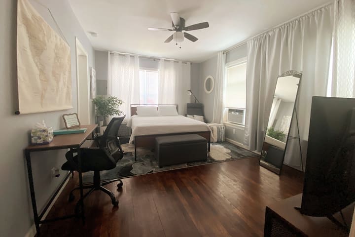 Remodeled Studio Apartment Minutes From Downtown! - Houston, TX
