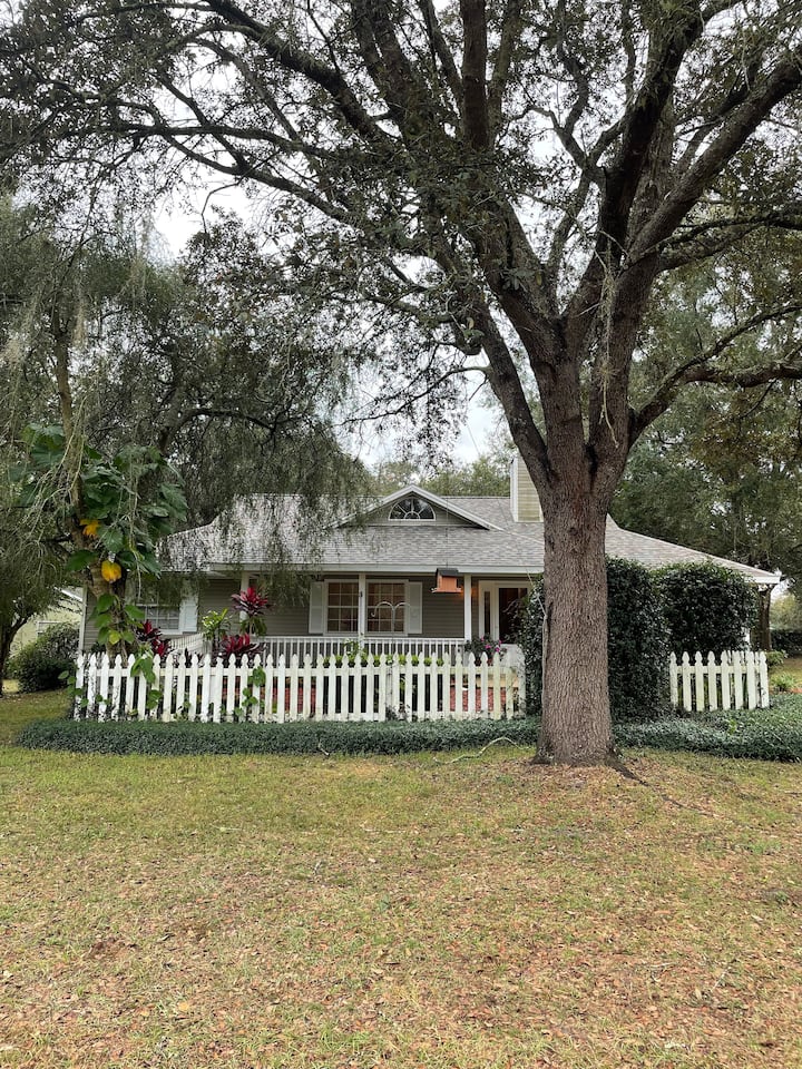 Charming Farm House 1 Mile From Wec - Ocala, FL