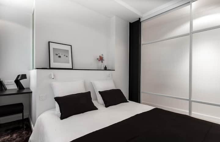 Chic Et Calme Dans Paris Dans Un Quartier Animé - Paris