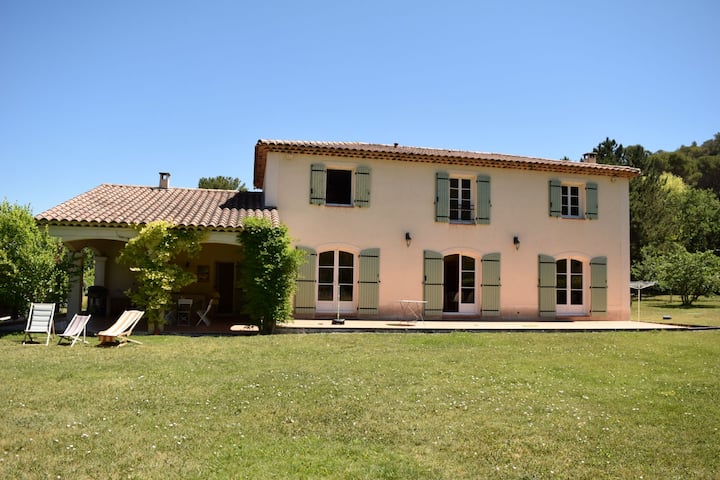 Villa 5 Chambres Avec Piscine - Velaux