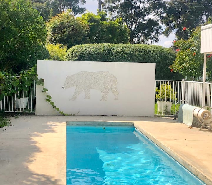 Mid-century-modern Suite - Bairnsdale