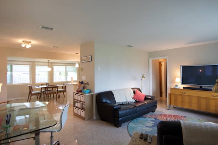 Classic Mid-century Modern For Beach Lovers - New Smyrna Beach, FL