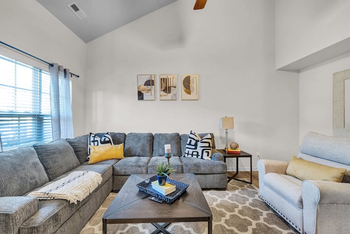 Chic 3br Th Next To Neuse River Trail - 1 Min Walk - Raleigh, NC