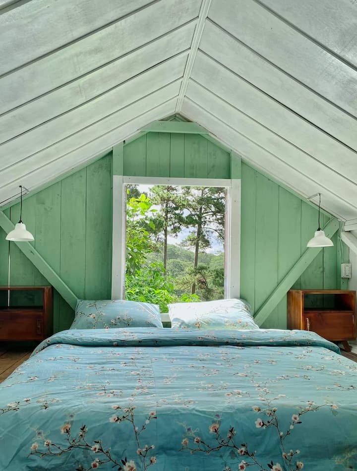 Tiny Wooden House Wth Mountain View Garret Bedroom - ダラット