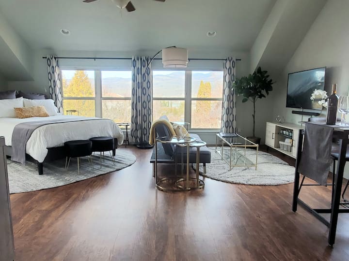 Modern Airy Retreat - Views, Walk To Everything - Ashland, OR