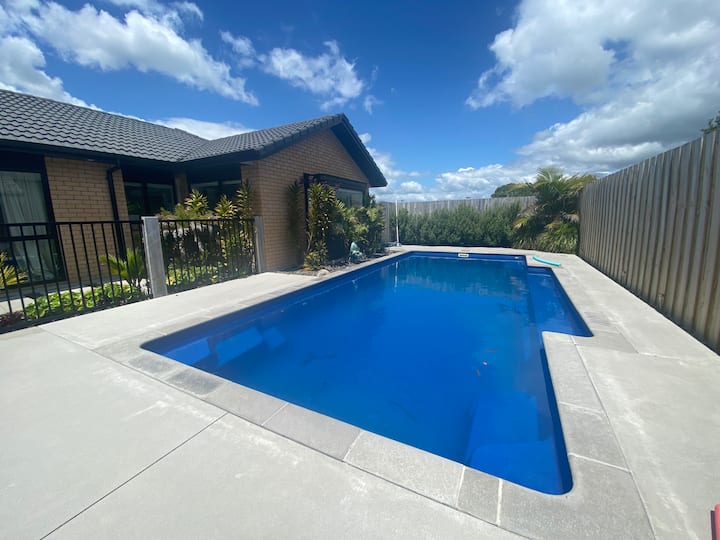 Multiple Family Beach Oasis - 2 Houses 1 Pool - Te Puke