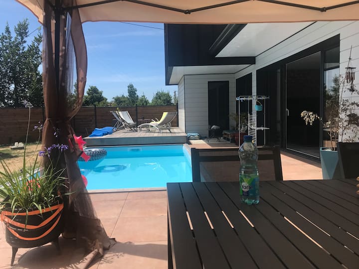 Maison Chaleureuse Avec Piscine Chauffée - Savenay