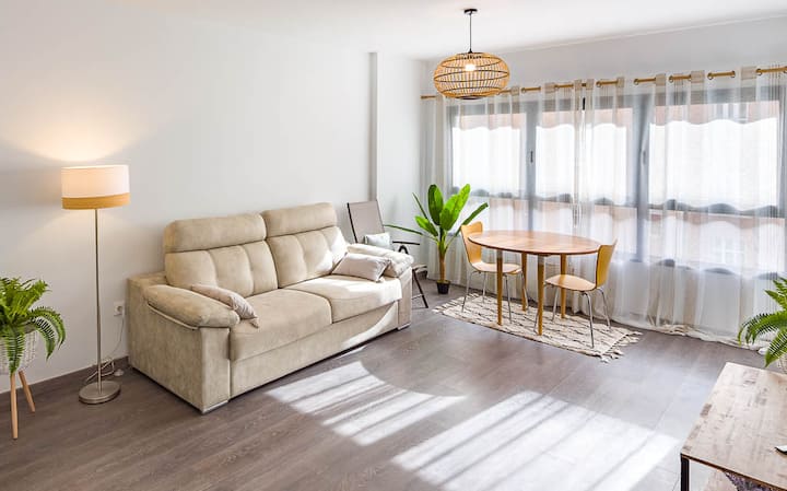 Beautiful Apartment With Huge Terrace And Location - Estepona