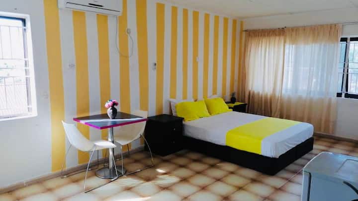 Welcoming Bed And Breakfast With Free Parking. - Freetown