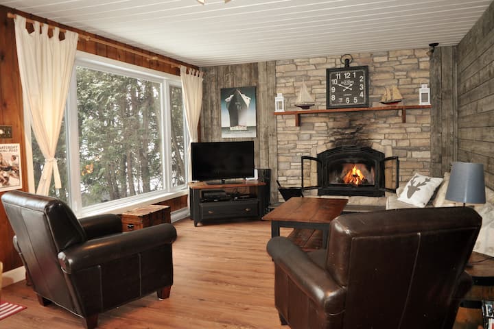 Lakefront | Private Beach | 4 Bedroom | Hot Tub - Val-des-Monts