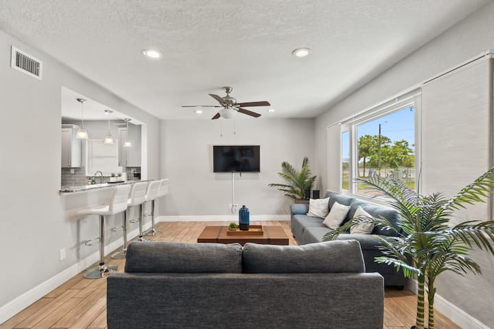 Tampa Oasis:3br/2ba By Downtown W/ Putt Putt Golf - Tampa, FL