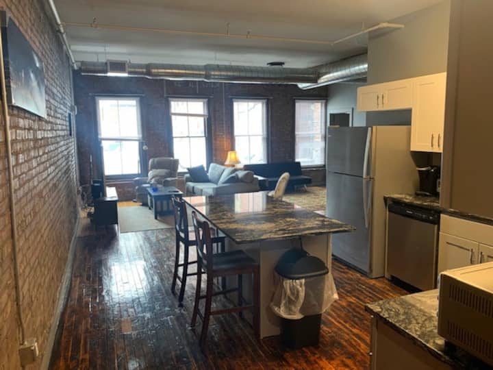 Penthouse 4 Bedroom In The Middle Of Armory Square - Syracuse, NY