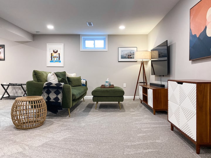 Bright Cape Cod Studio Apartment W/ Kitchen - Bethesda, MD