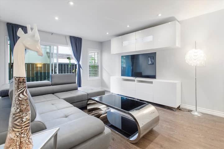 Beautiful Modern Condo By Ventura Blvd - Los Angeles, CA