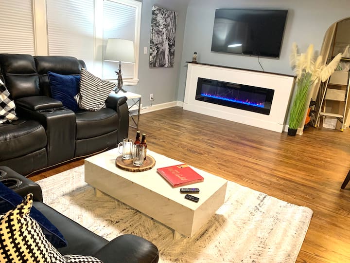Ritchies Checkered Penthouse At City Stadium - Green Bay, WI