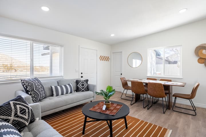 Hilltop House -2 Bedroom In Downtown Joshua Tree - Joshua Tree, CA