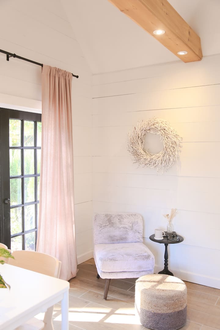 Cozy Tiny Cottage 1 - Onsite Cafe' - Suffolk, VA