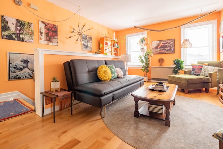 Postmodern Penthouse - 1 Min Walk Dining + Shops - Burlington, VT