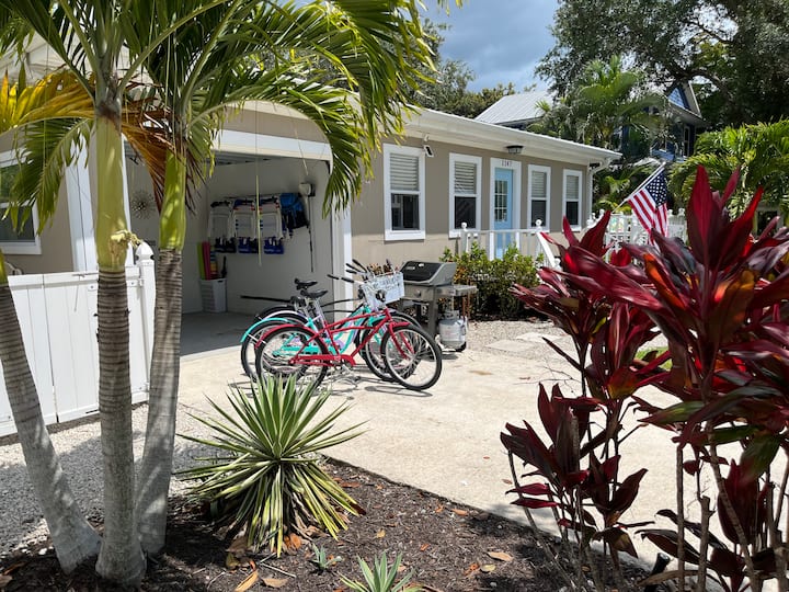 Living The Naples Life - 3 Bed / 2 Bath With Pool - Naples, FL