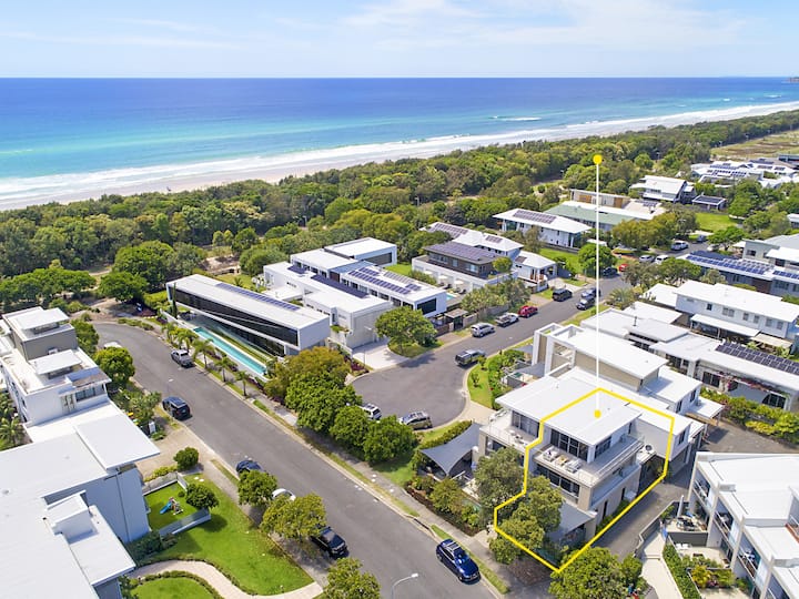 ☼  Summer Skye ☼  Beachside Villa & Pool - Tweed Heads