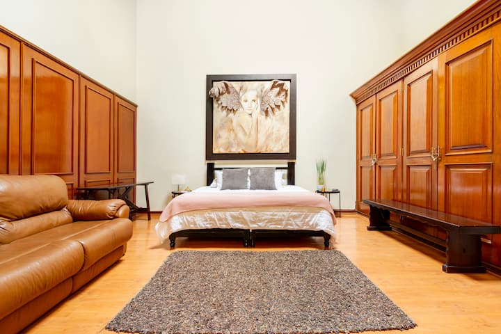 Hospédate En Escuela De Arte En Edificio Histórico - Querétaro