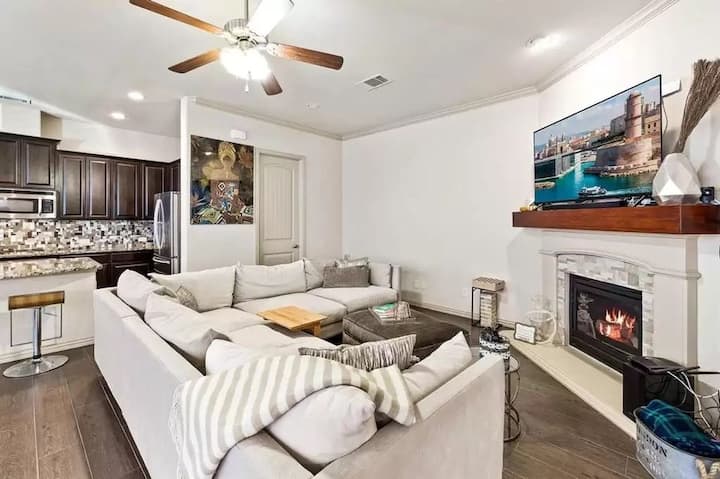 Clean Modern Spacious Open, Dfw Airport, King Bed - Lewisville, TX