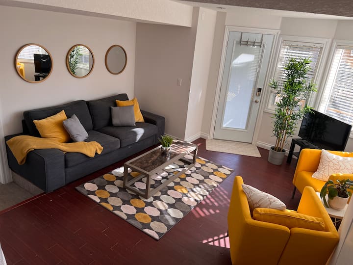 Close To Airport - Vintage Beach House Vibes Yyc - Calgary