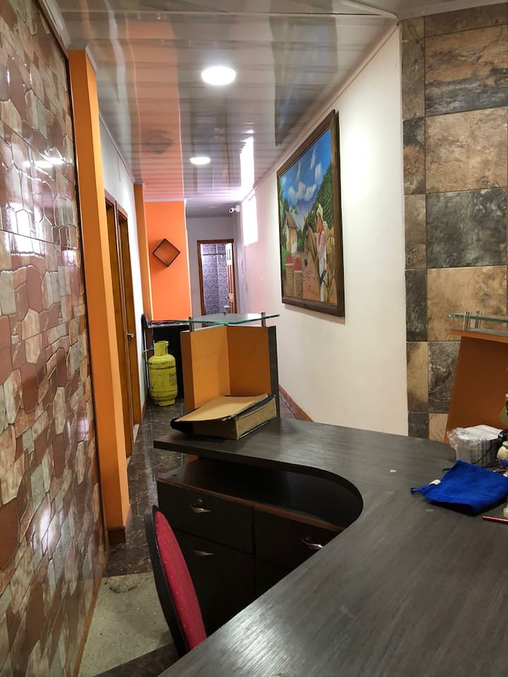 Casa Grande Con Varias Habitaciones Privadas - Manizales