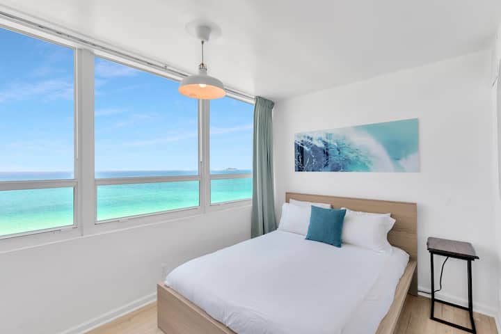 Oceanview Studio | Split Layout + Gym + Parking - Miami Beach, FL