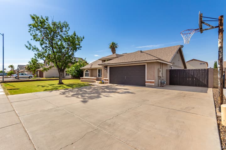 Roomy-fun 3-br Paradise | Pool & Jacuzzi| Peoria - Peoria, AZ