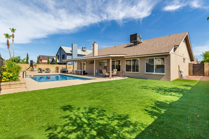 Roomy-fun 3-br Paradise | Pool & Jacuzzi| Peoria - Sun City, AZ