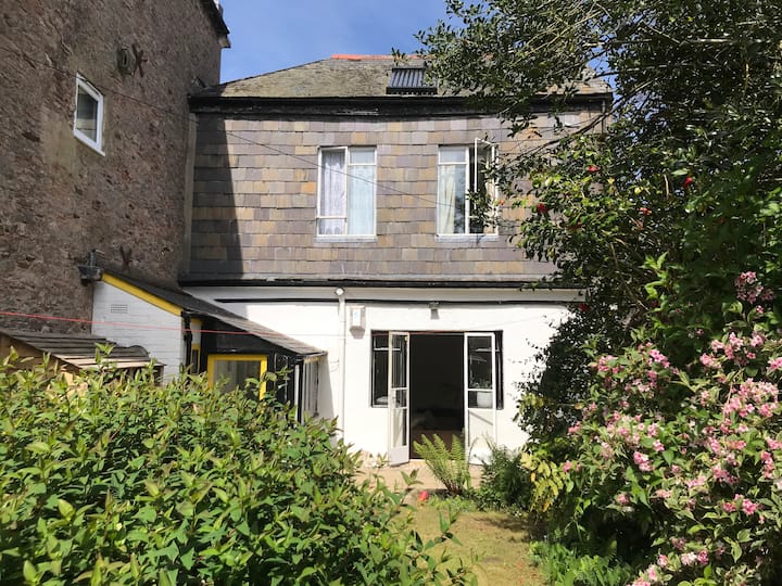 Hidden Cottage Secluded Off High Street - Totnes