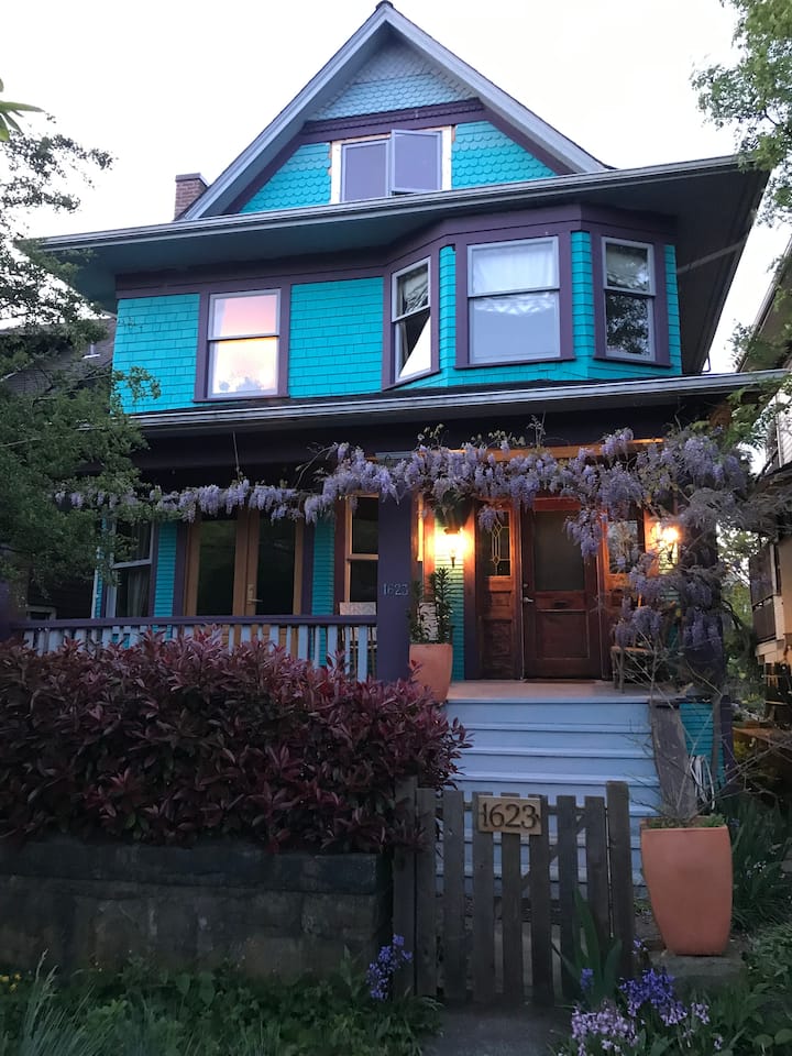 Cozy Garden Suite In Hot Location On "The Drive" - Vancouver