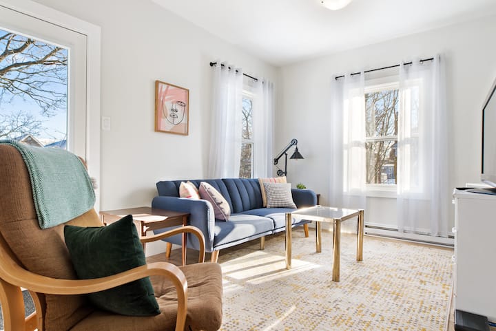 Spacious 1-bdrm - Wifi, Parking, Kitchen - Moncton