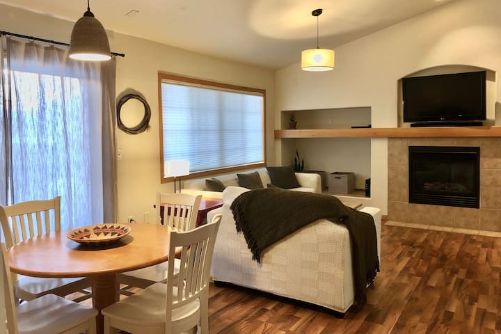 Morning Light Steamboat With Mountain Views - Steamboat Springs, CO