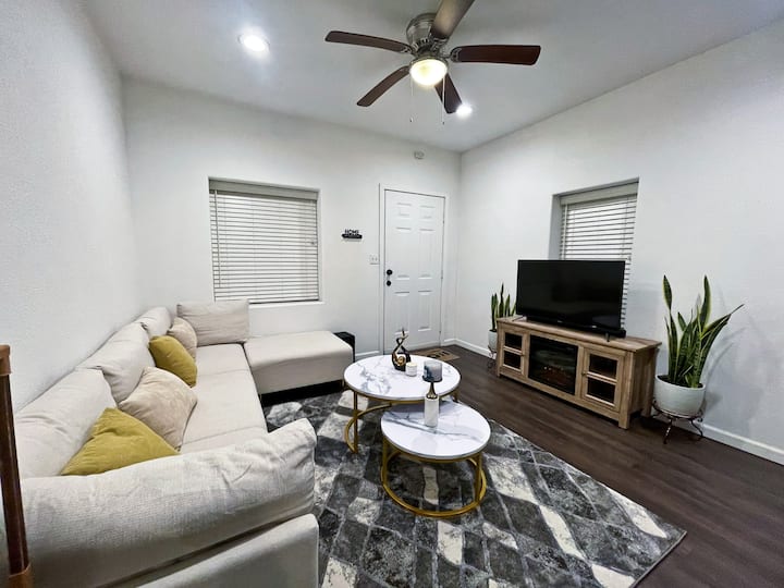 Simple & Comfy 2 Bed/2 Bath By Dtla - Los Angeles Flower District