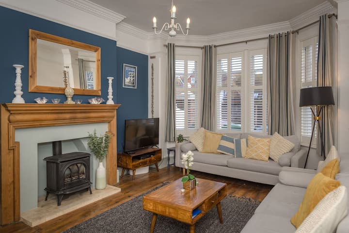 Shipside - Spacious, Stylish 2-bed Patio Apartment - Eastbourne