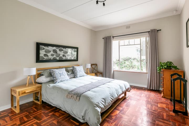 Modern 2br Cottage, Solar, Water Backup - Johannesburg